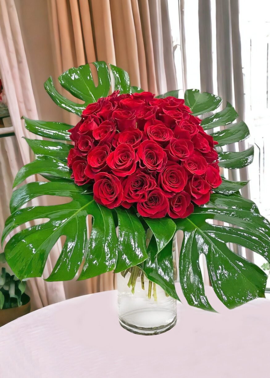 Elegant 25 Red Roses: Flower Arrangement
